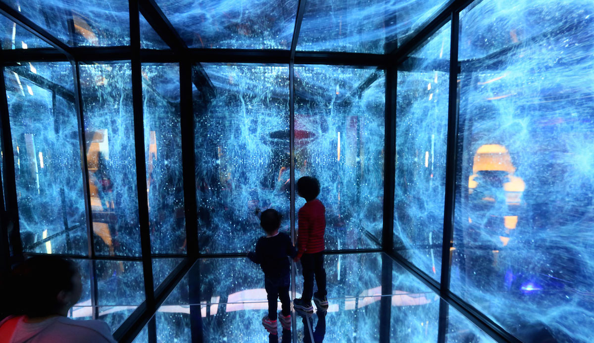 Artist Iyvone Khoo Creates Immersive Infinity Cube Installation For ...